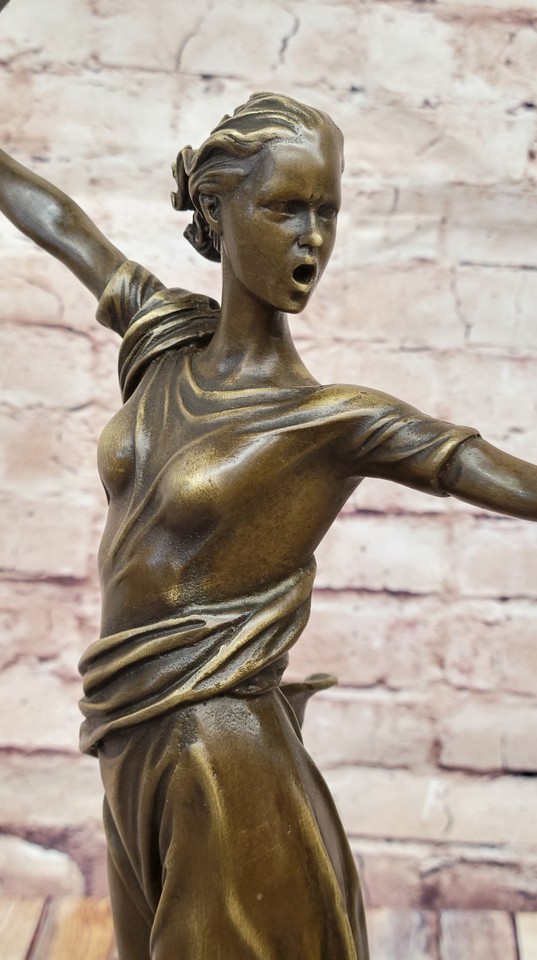 The Motherland Calls – Iconic Sword-Wielding Female Russian Statue ...