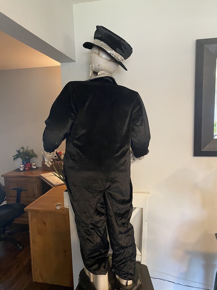 Gemmy Life Size 5’ Singing Dancing Skeleton Animatronic -working no ...