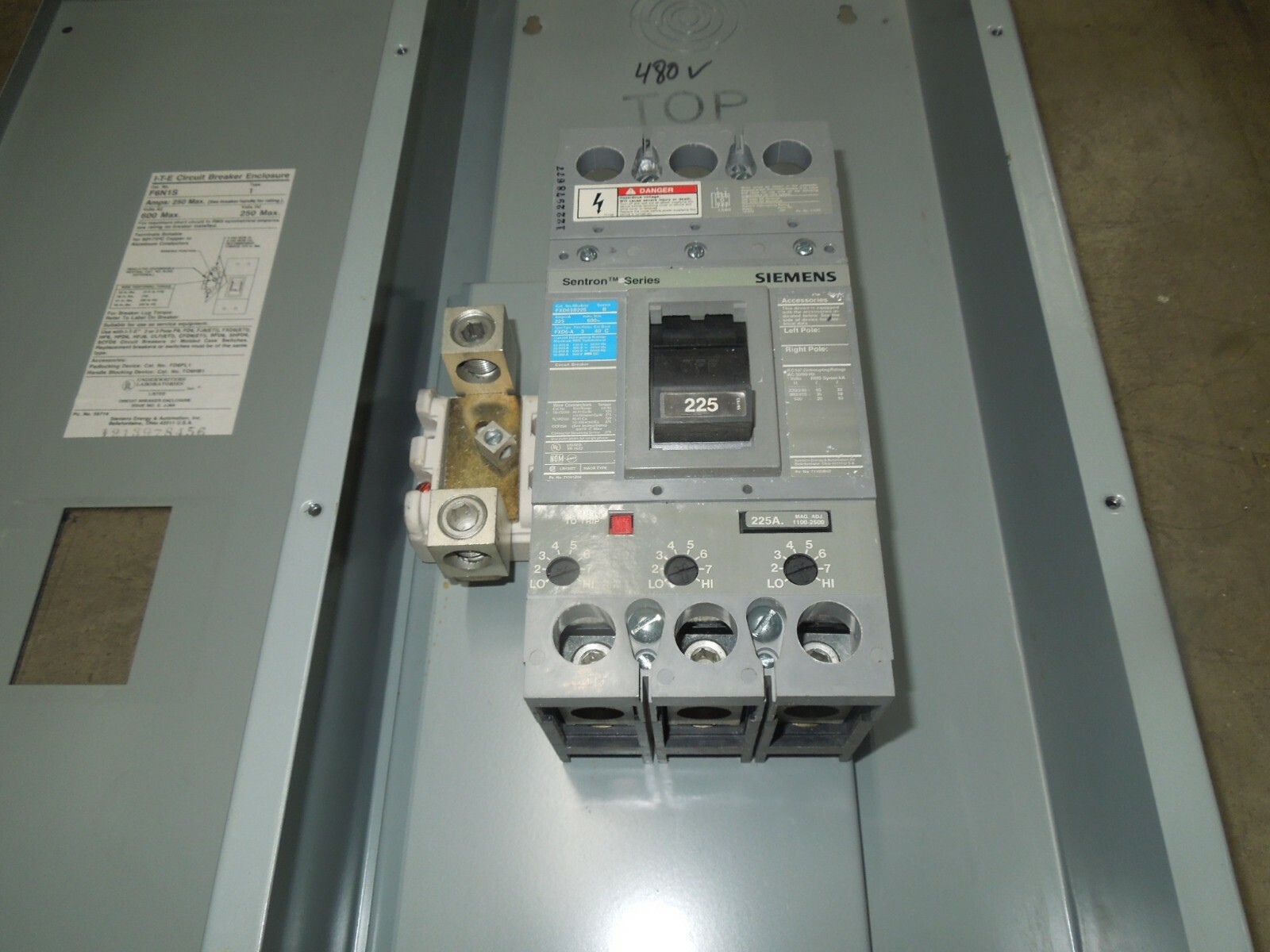 Siemens F6N1S Circuit Breaker Enclosure Type 1 w/ 250A 3p 600V Max FXD ...