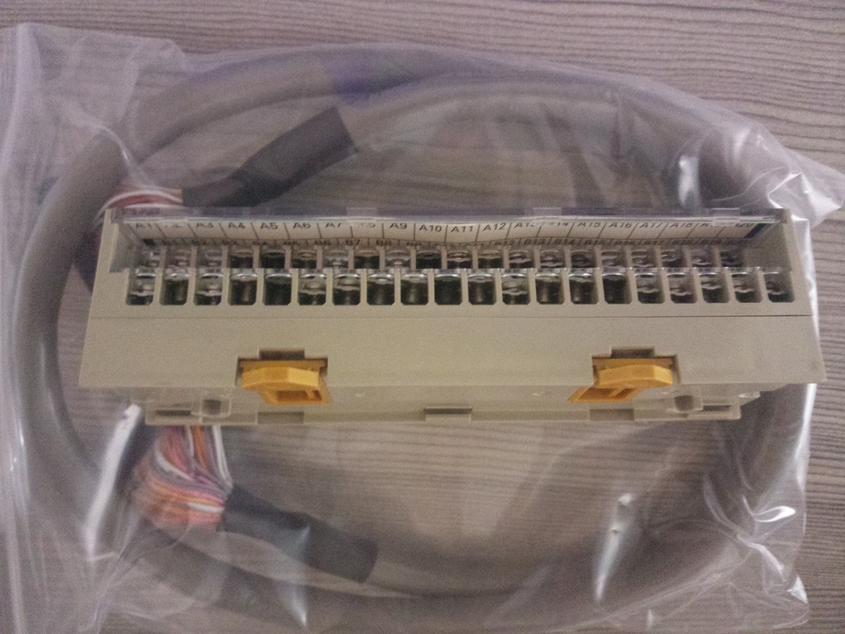 Omron 3 Pin Conector