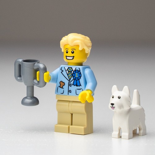 New SEALED LEGO® Dog Show Winner (w/ Stand, Accessories) Minifigure ...