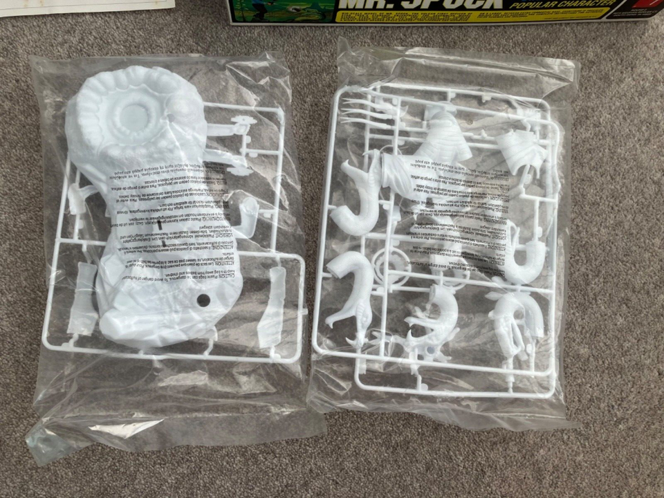 AMT Plastic Model Building Kit Star Trek Mr Spock AMT625 625 2009 ...