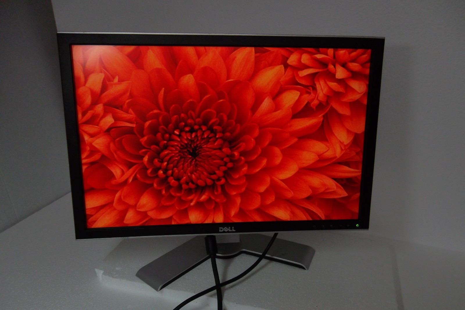 Dell 2407WFP-HC Wide UltraSharp LCD Monitor 24" w/4-Port USB Hub VGA ...