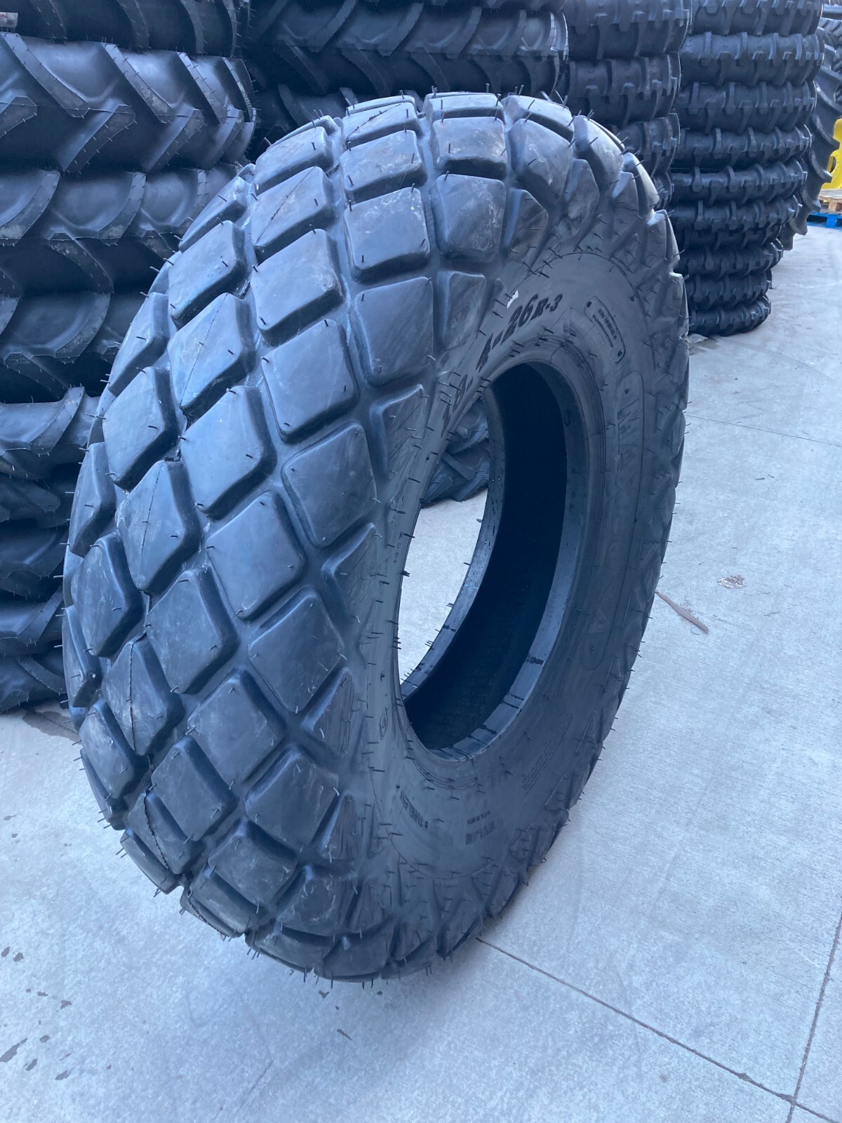 1 Maxdura R-3 Turf Farm R3 Diamond 16 ply Tubeless Tire 23.1x26