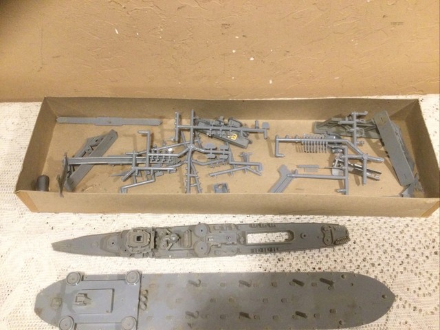 Vintage Lindberg Plastic LST Model Boat Kit 702 198 WWII Landing Ship ...