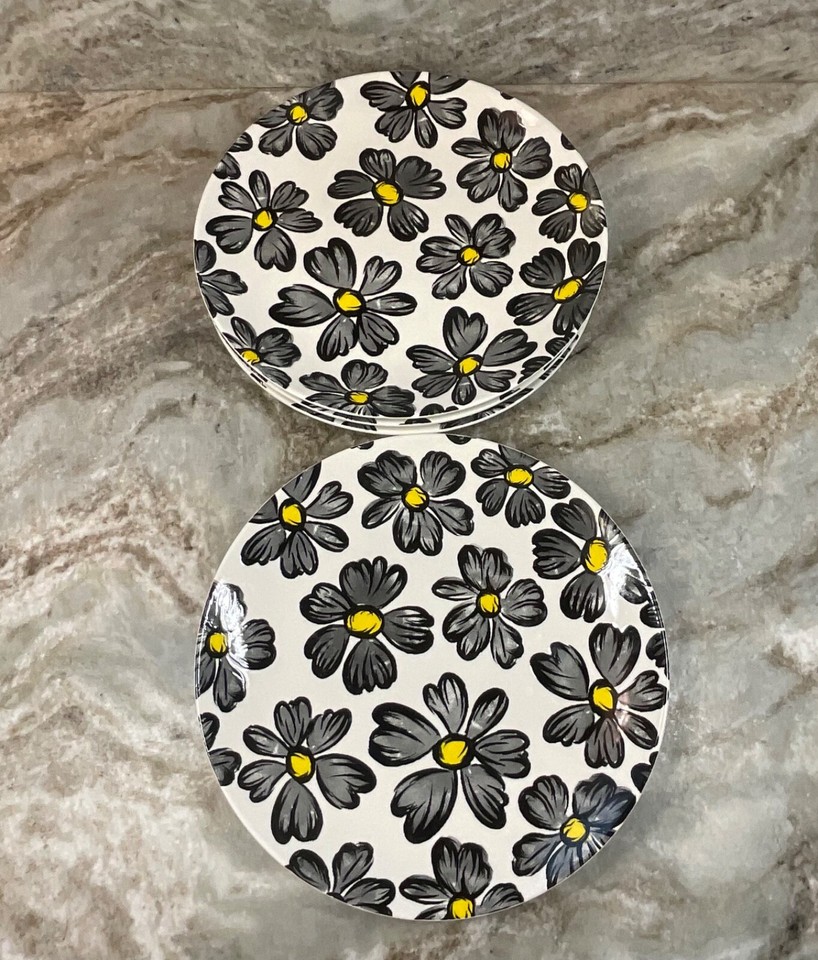 Retro Style Dinner Plates Set Of 4 Fun Flowers White And Black Sagoskat ...