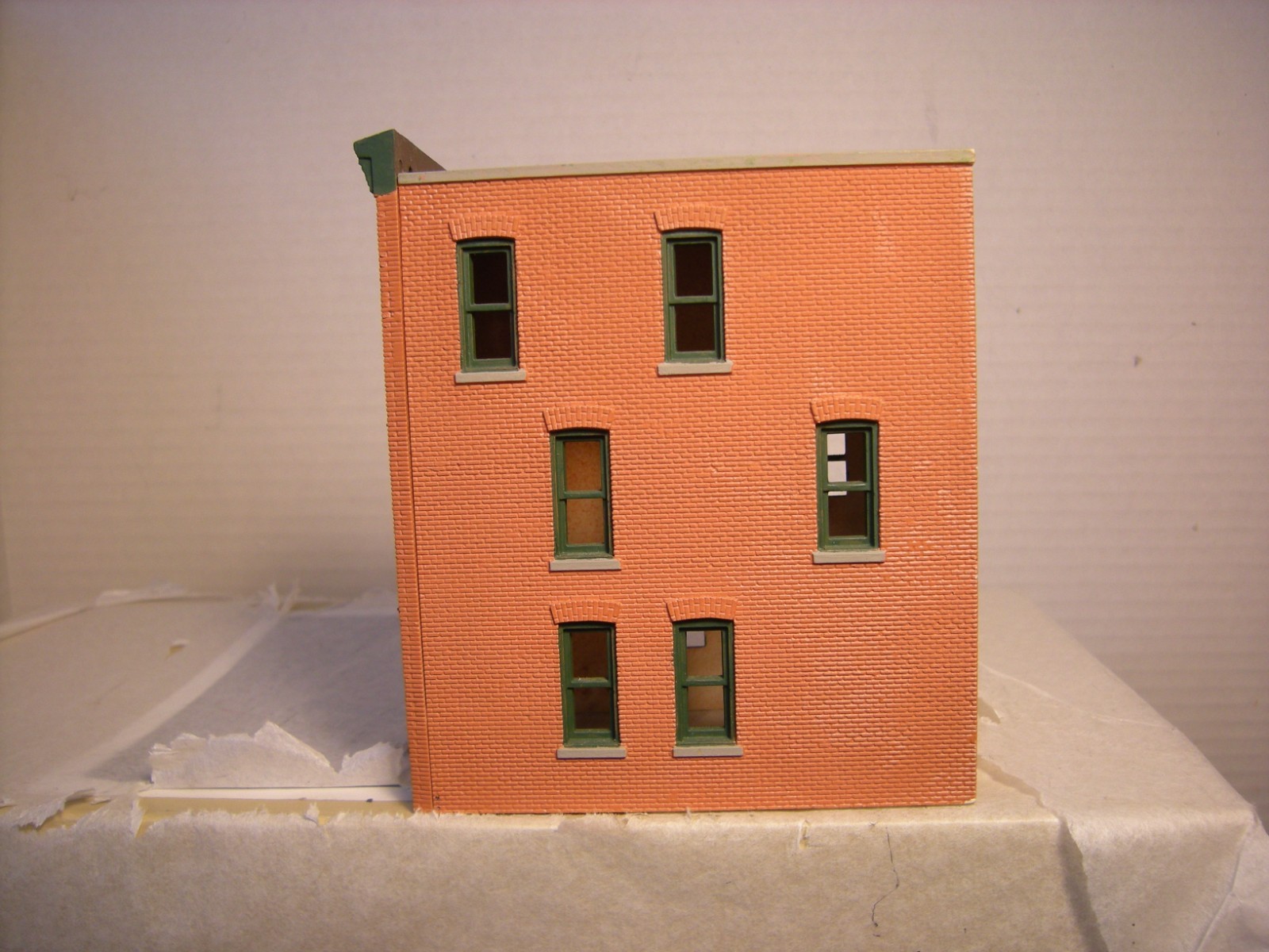 HO scale 3 story Brick Apartment Building | eBay
