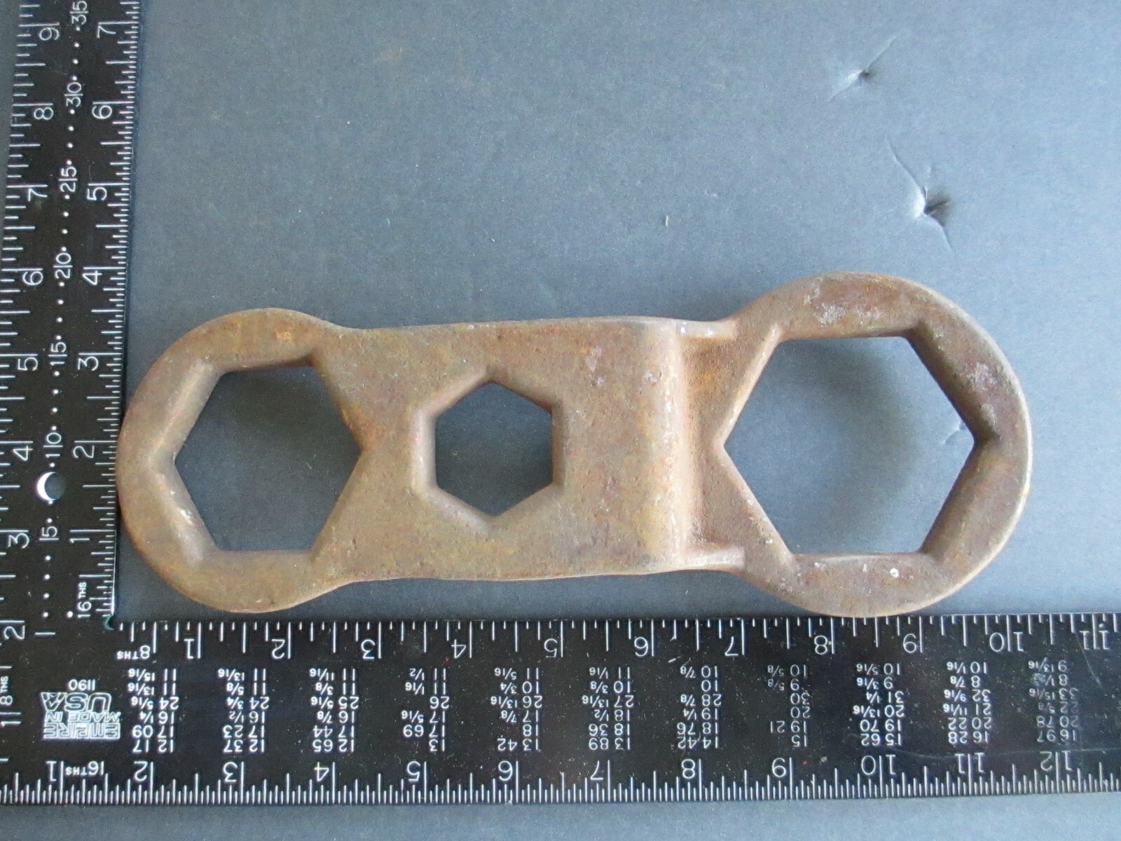 6084 Cast Iron 1920's antique vintage auto touring roadster hub cap ...