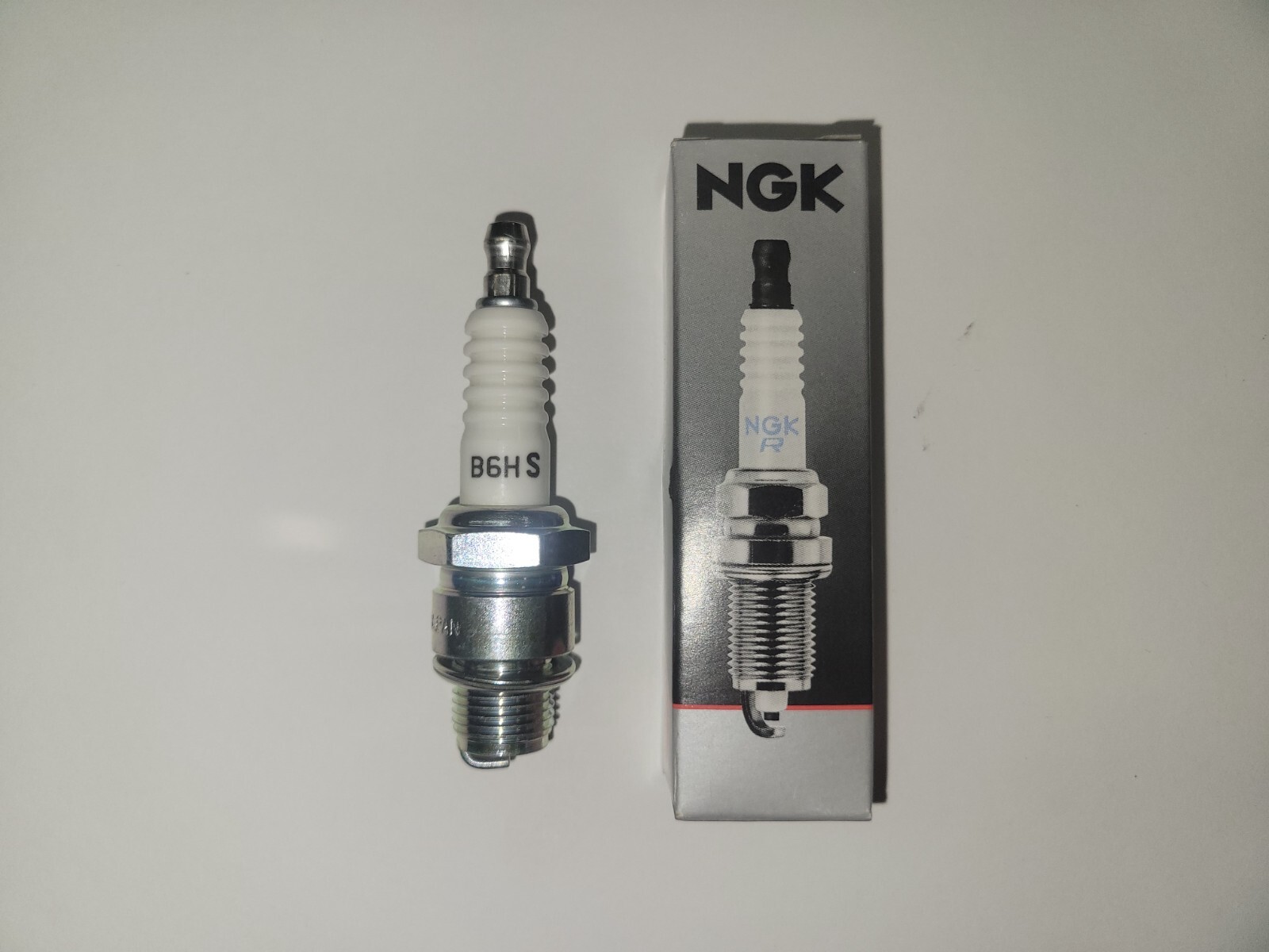 NGK B6HS - Alternative spark plugs