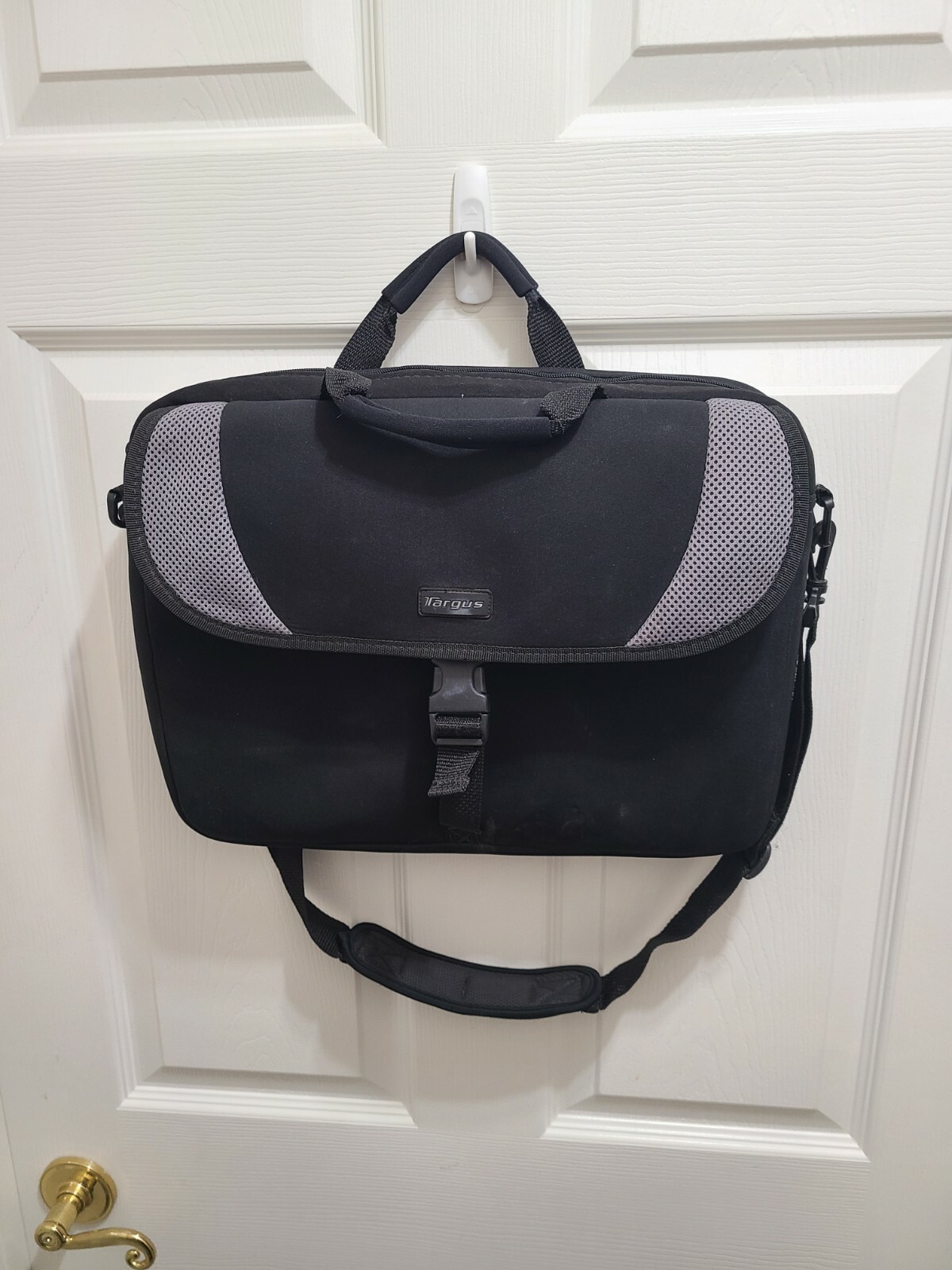 TARGUS Laptop Computer Carry Case / Messenger Bag with Shoulder Strap ...