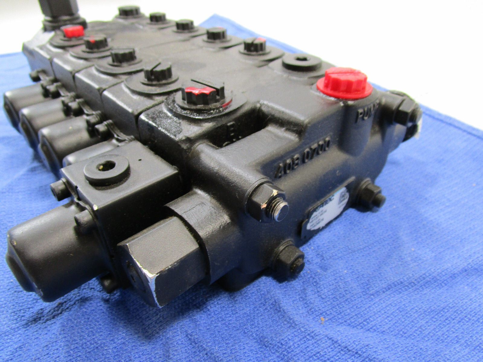 Altec 991026078 material handler Valve body manifold control hydraulic ...