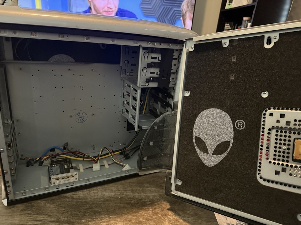 Vintage Alienware Area 51 Aurora 7500 Computer Case Chassis With LEDs ...