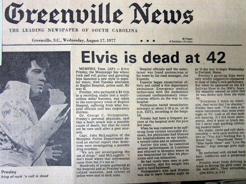 1977 Greenville SC headline display newspaper ELVIS PRESLEY DEAD at age ...