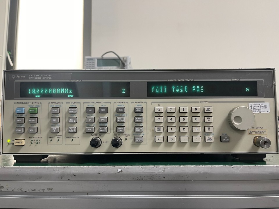 HP Agilent 83752A 10MHz-20GHz Synthesized Sweep Signal Generator ,w/Opt ...