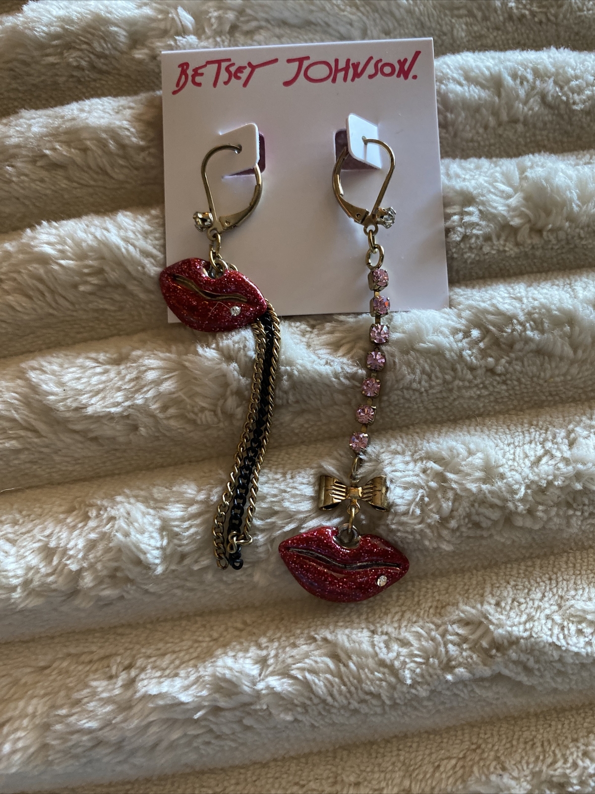Betsey Johnson Mismatched Lip Dangle Earrings | eBay