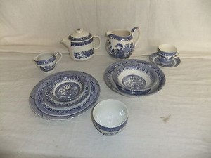 c4 Pottery Barratts of Staffordshire - Willow - blue vintage tableware ...