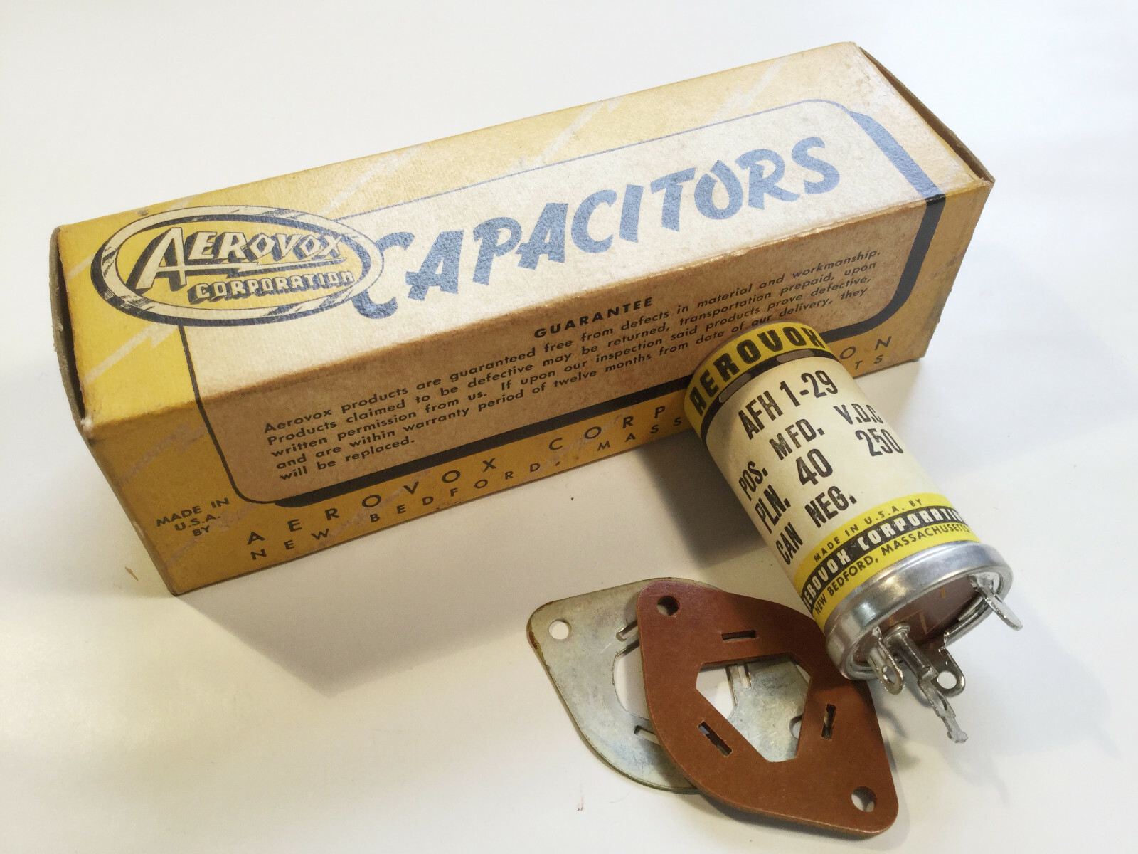 1 NOS/NIB 1" Aerovox 40 mfd @ 250 v Can Twist Lock Capacitor AFH 1-29 ...