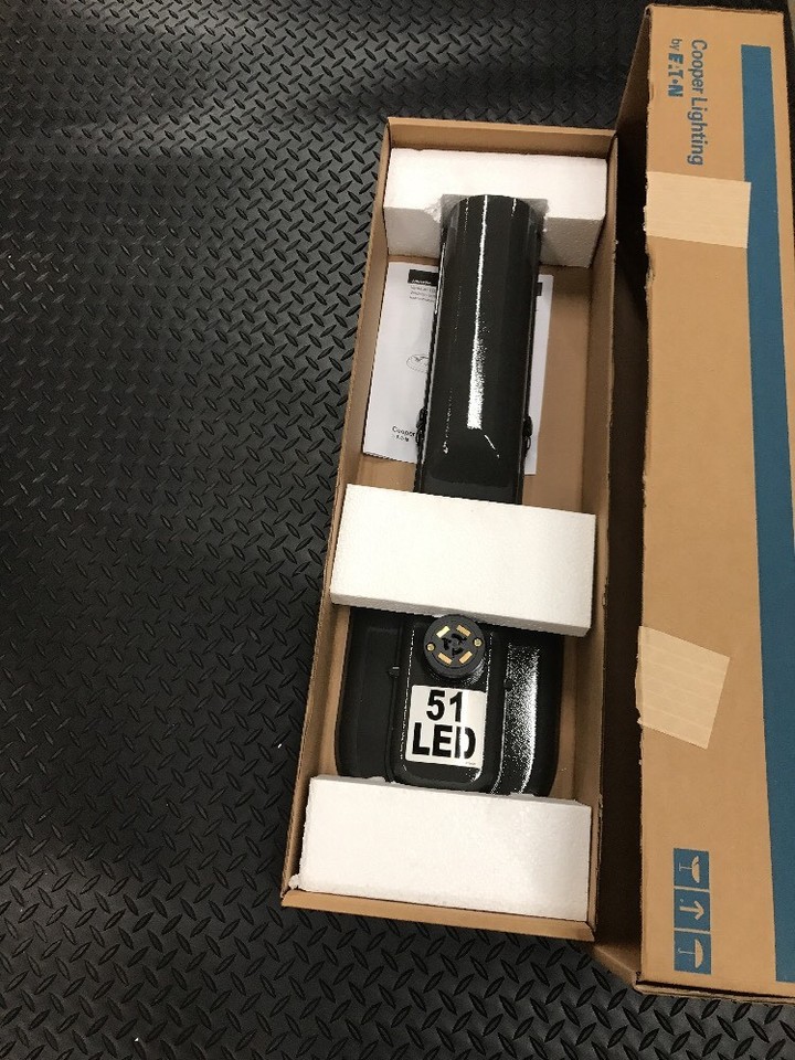 New Eaton Cooper Verdeon LED Street Pole Light Roadway Parking Lot ...