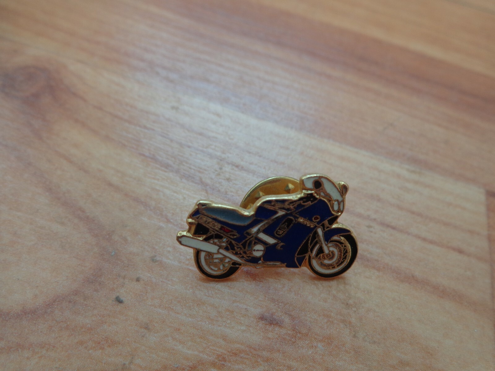 VINTAGE BLUE TRIUMPH DAYTONA MOTORCYCLE BIKE ENAMEL PIN BADGE | eBay