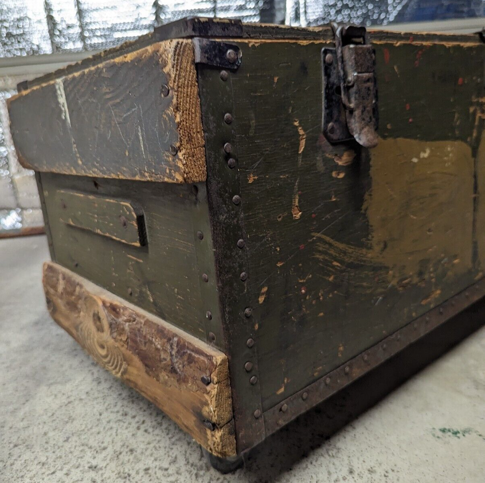 VTG WW2 Military Foot Locker Coffee Table Chest 1943 Trunk w/ Rollers ...