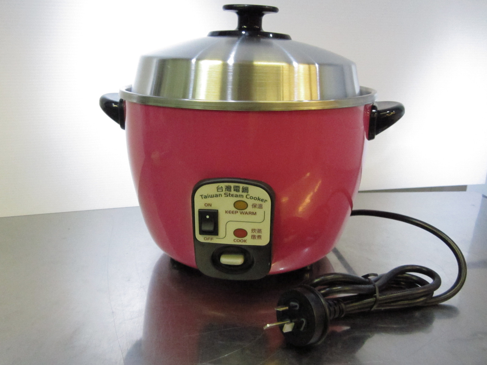 特制澳洲240V桃红色Taiwan Steam Rice Cooker 6人份StainlesSteel台湾做纯钢无铝本地保固送支架比 ...