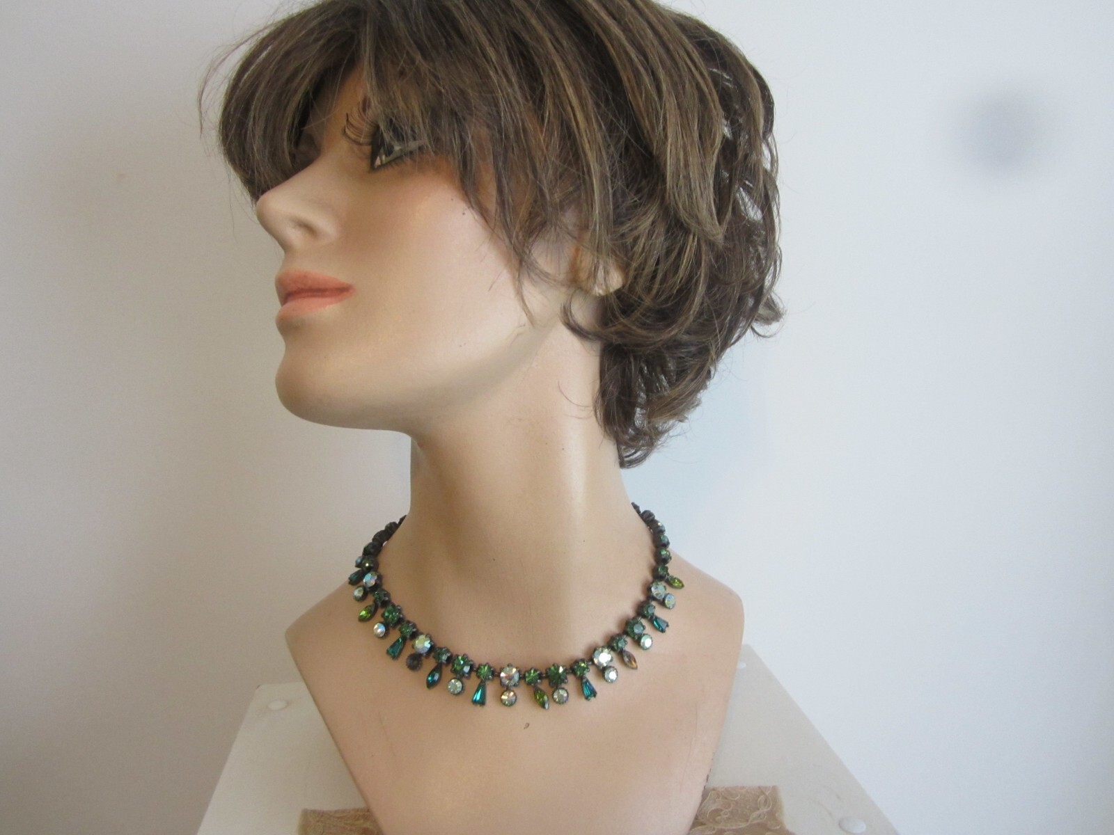 Art Deco Green Sparkly Paste Stones Necklace - Gem