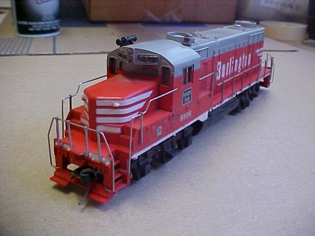 HO Scale Tyco/Mantua GP20/5628 Burlington Powered Diesel Locomotive ...