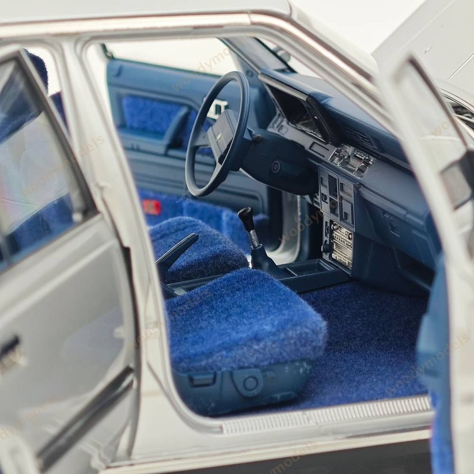 1/18 Toyota Crown Seventh Generation MS122 Silver / Blue Interior ...