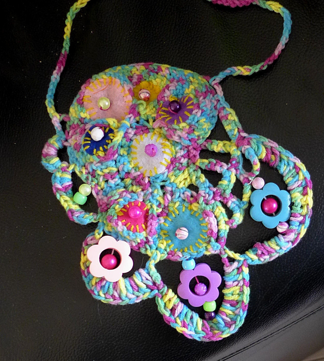 HANDMADE ART NECKLACE CROCHETED THREAD BLUES PINKS PURPLES WOODEN BEADS ...