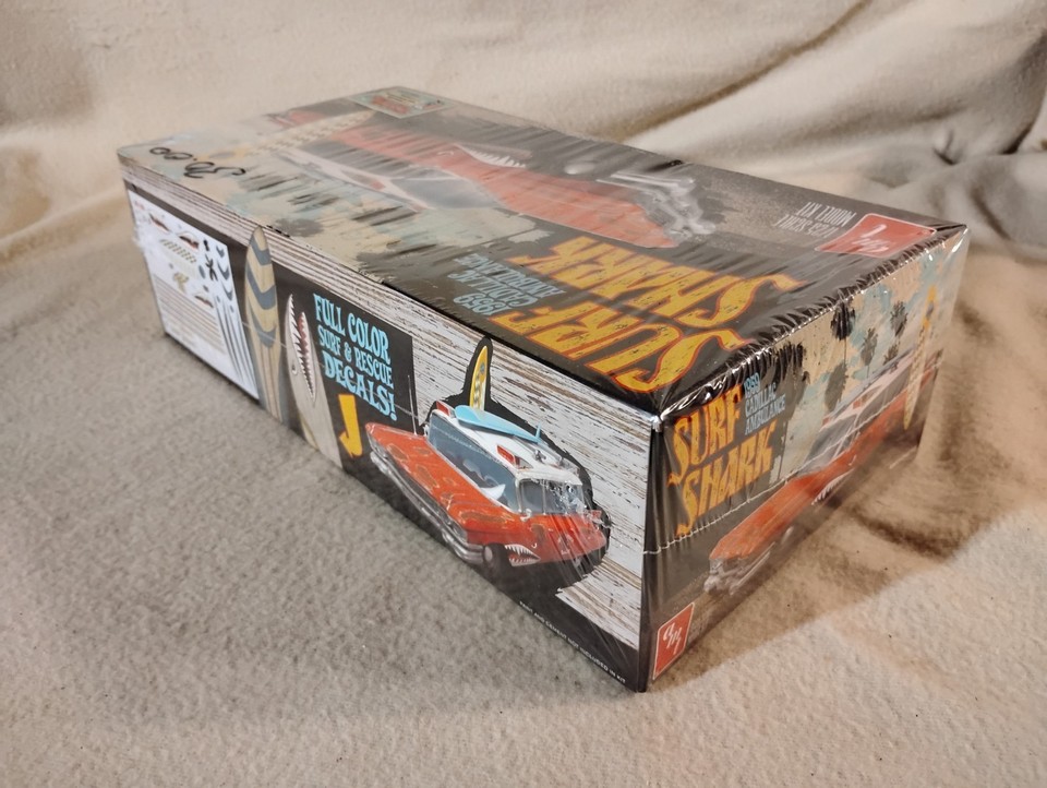 AMT "Surf Shark" 1959 Cadillac Ambulance 1:25 Model Car Kit 1242 Sealed ...