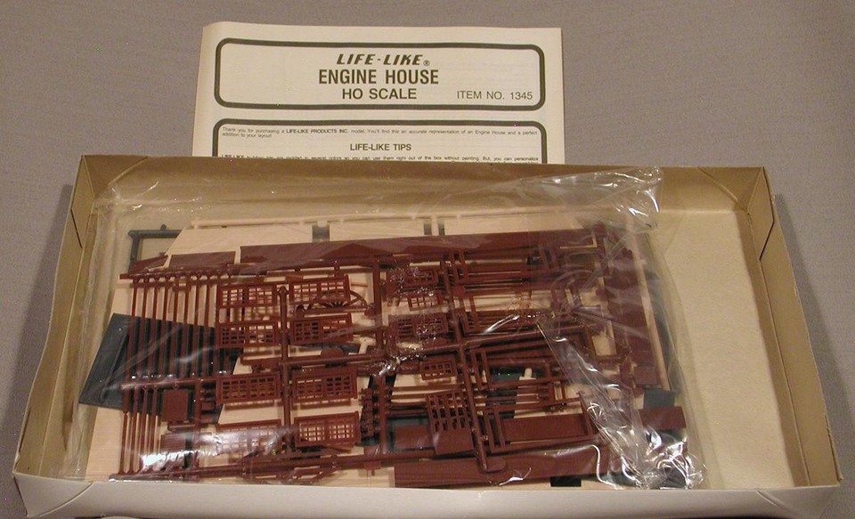 NEW Life-Like HO Scale Engine House Building Kit - No. 1345 | eBay