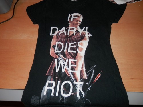 Women's Walking Dead "If Daryl Dies We Riot" T Shirt Size Small | eBay