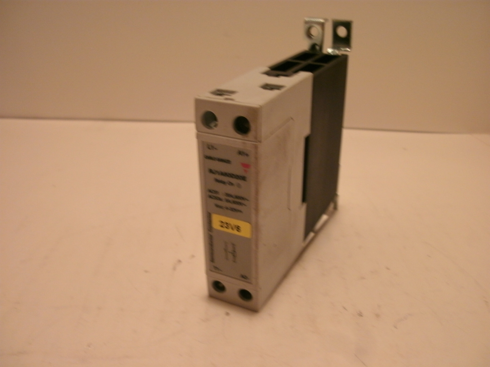 CARLO GAVAZZI RJ1A60D20E SOLID STATE RELAY 20A 600V 54 600V Vcc 4-32VDC ...