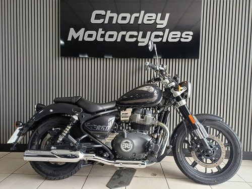 2023 Triumph SUPER METEOR 650 Black 3900 miles retro cruiser bobber ...