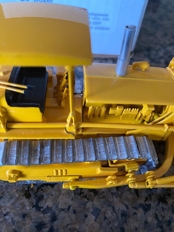 1/50 EMD MODELS EMDN064 D8 DOZER WITH CANOPY AND CABLE BLADE | eBay