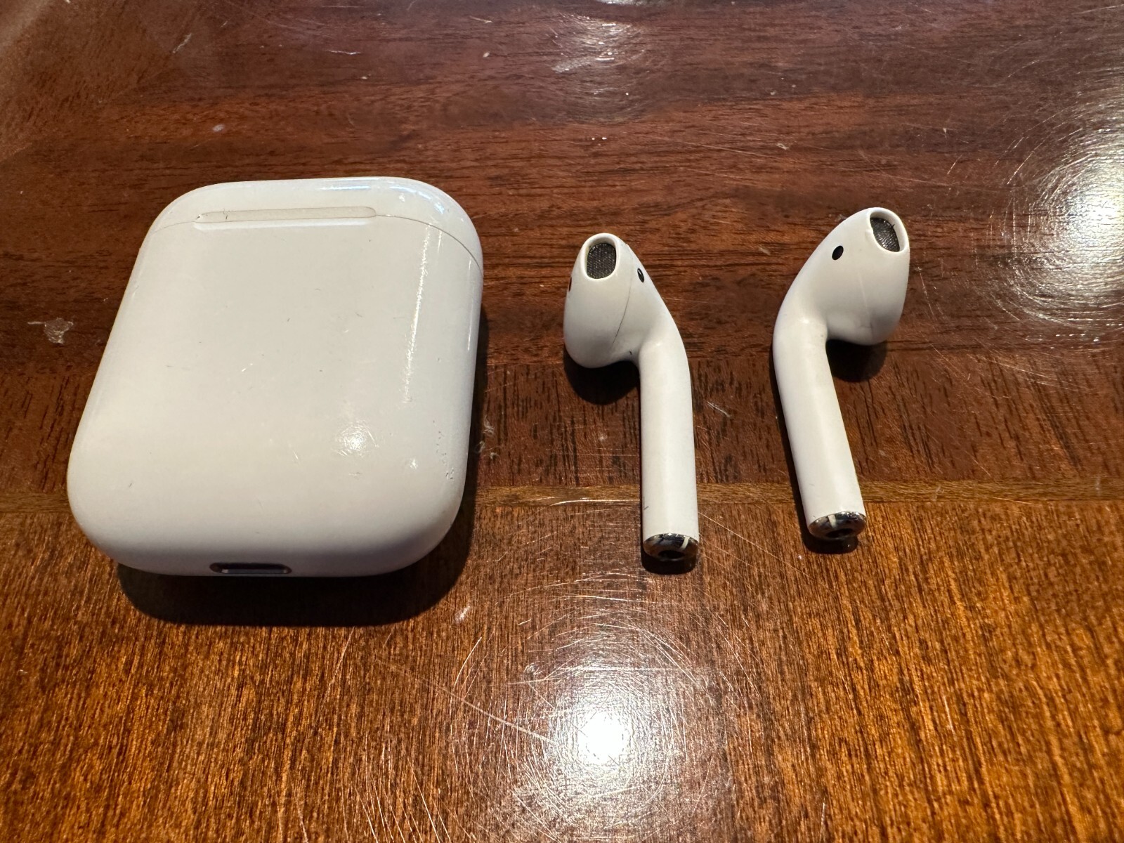 Apple AirPods 1st Generation In-Ear Headsets with Charging Case - White ...