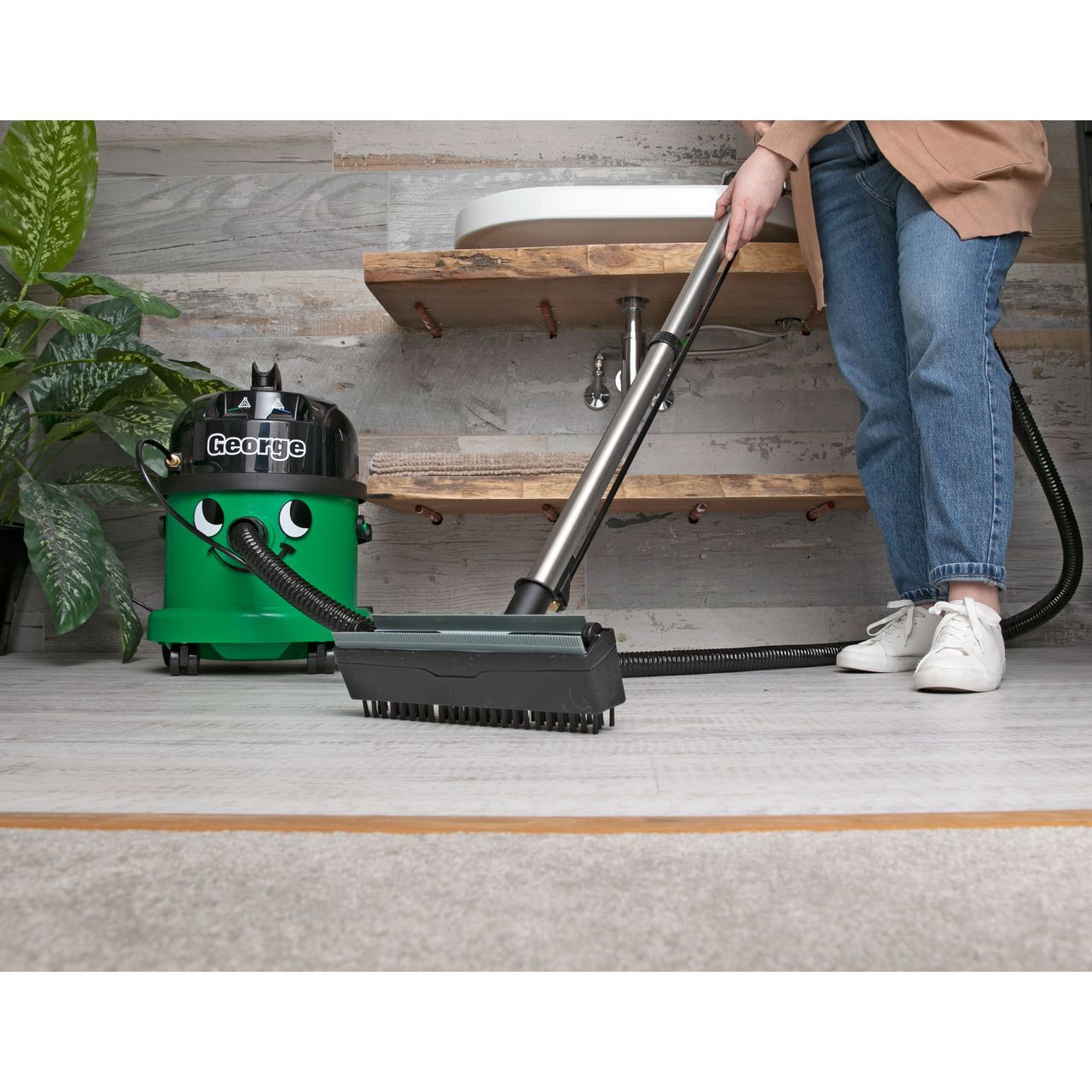 Numatic GVE370 George Bagged Wet & Dry Cleaner Green 5028965692349 ...