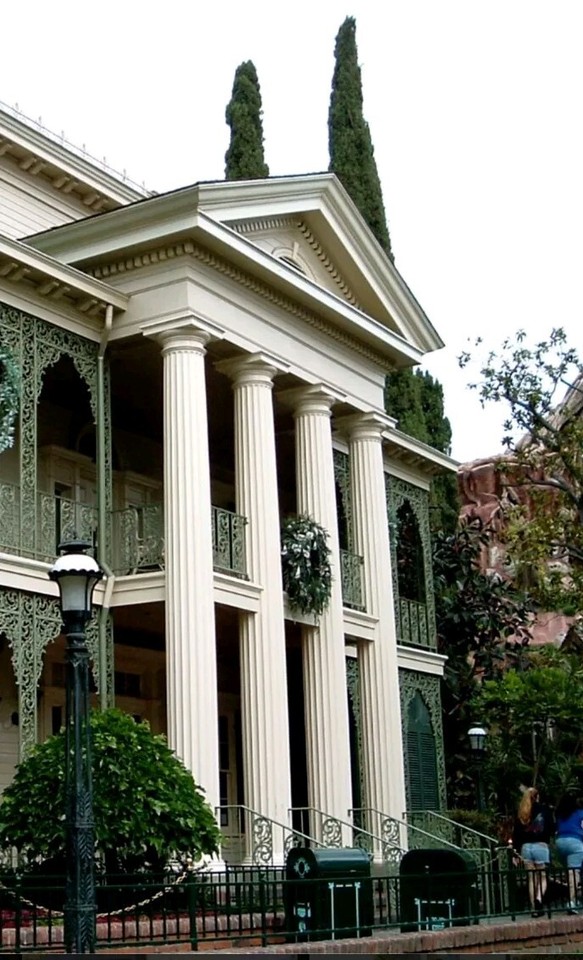 HAUNTED MANSION DISNEYLAND PROP SPECIAL EVENT GRACEY MANOR URN | eBay