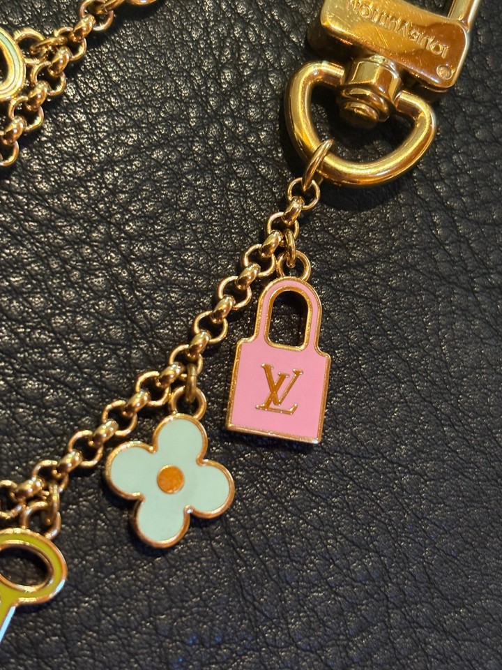 LOUIS VUITTON Bag charm Chain Logo Heart Ken AUTH Porto Cle Pretty ...