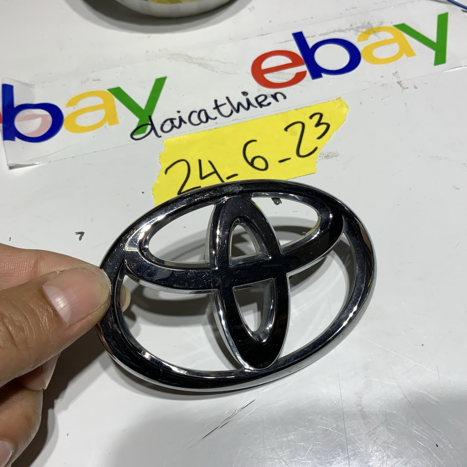 2019-2024 TOYOTA AVALON COROLLA SE FRONT BUMPER EMBLEM LOGO 90975-02069 ...