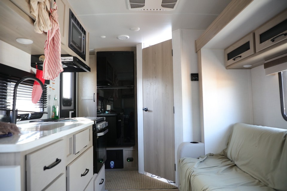 rockwood 2109S 24 ft. white travel trailer. The cleanest trailer you'll ...