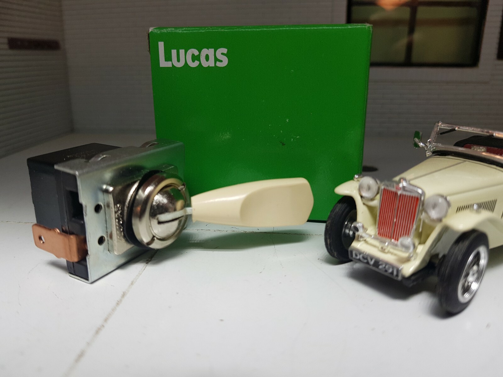 Lucas Indicator Trafficator Ivory Toggle Switch Dash Morgan 31743 31986 ...