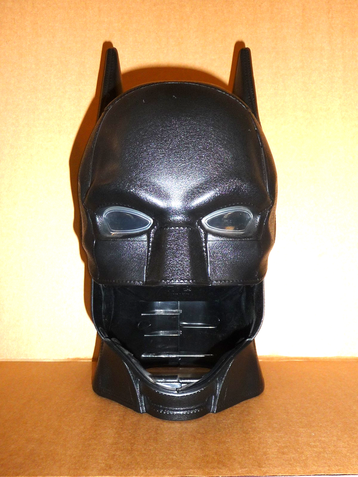The Batman Popcorn Bucket Mask promo from 2022 film - Cinemas Theatres ...