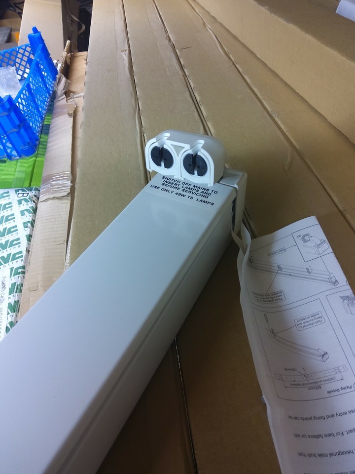 Fluorescent light fitting - 5ft Twin T5 Tube Brand New Only a few at ...