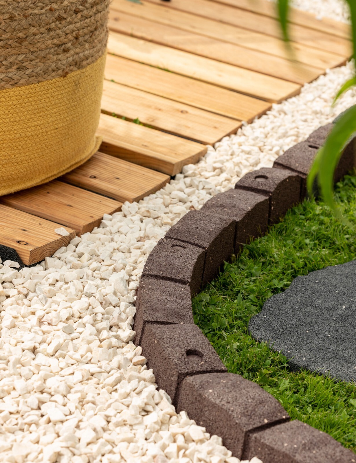 Graphite Earth Flexi Curve 1.2m Garden Edging Lawn Roman Stone Border ...