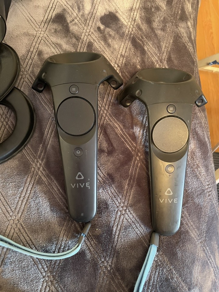 Valve Index VR Headset Kit - 4 Controllers included (1 broken) | eBay