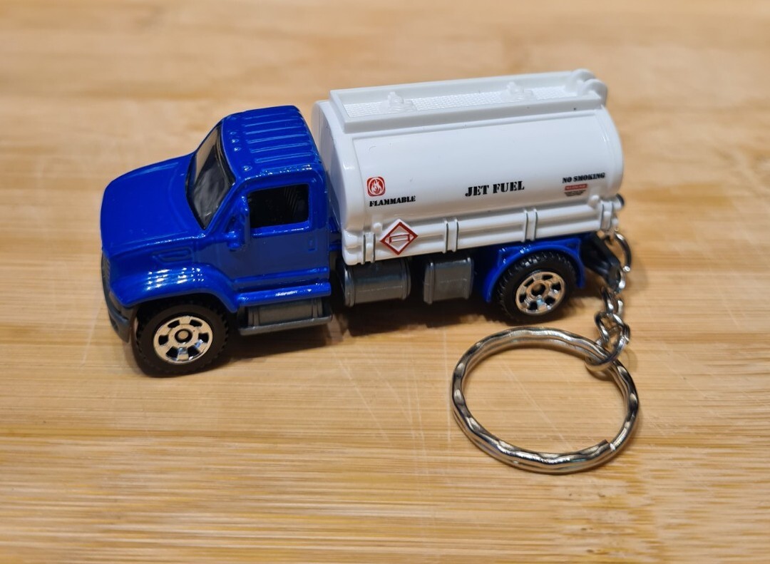 1/64 DIECAST MODEL CAR KEYCHAIN KEYRINGS UTILITY TRUCK FUEL TANKER | eBay