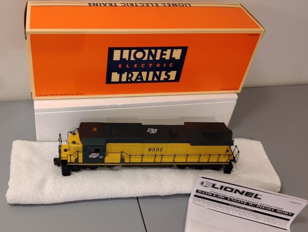 Lionel 6-18220, Chicago & Northwestern Dash-8 diesel, Dual pullmor ...