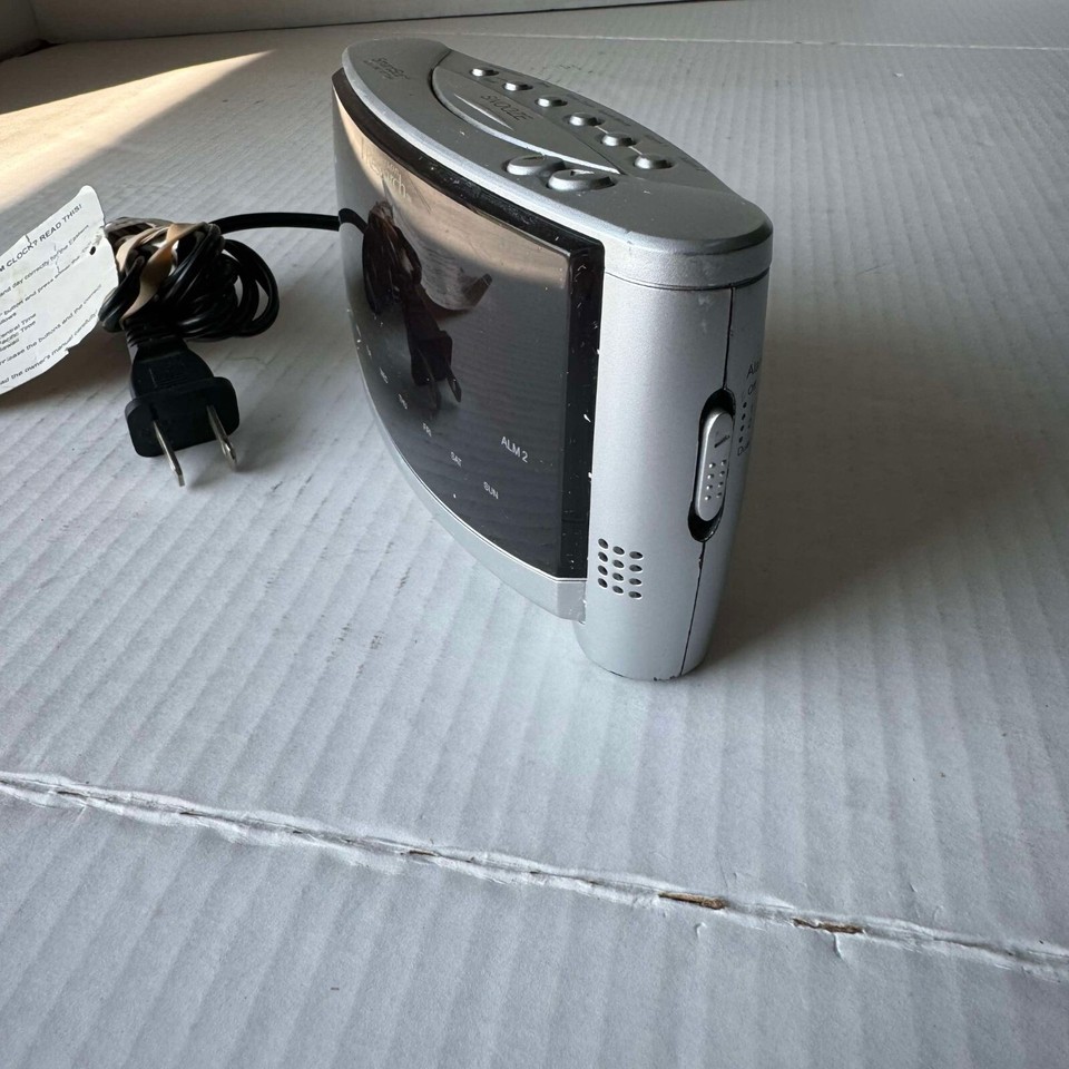 Emerson Research AC100 SmartSet Time Projection Dual Alarm Clock Radio ...