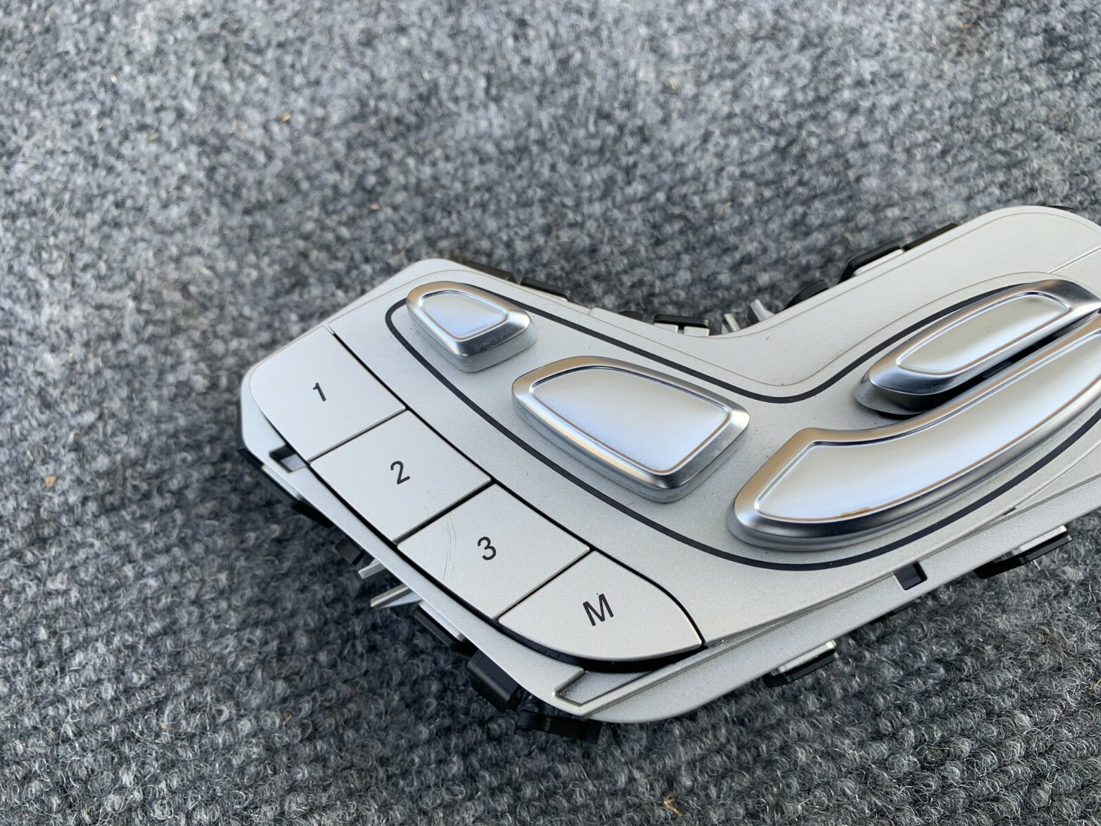 LEFT SIDE SEAT CONTROL SWITCH ASSEMBLY OEM 2015-2020 C300 C400 C450 C43 ...